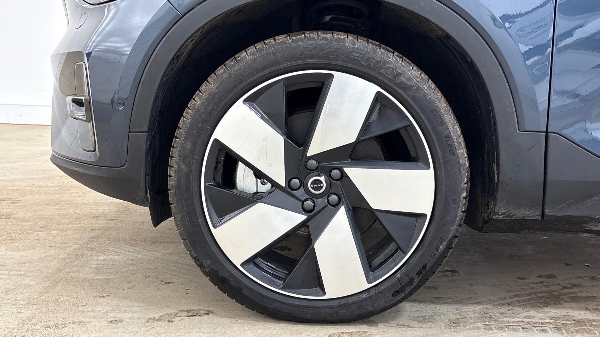 Volvo EX40 Ultra | Holden Group