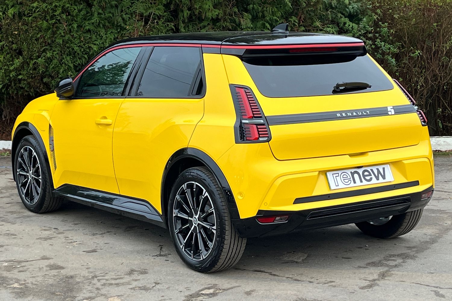 Renault 5 E-Tech electric | Holden Group