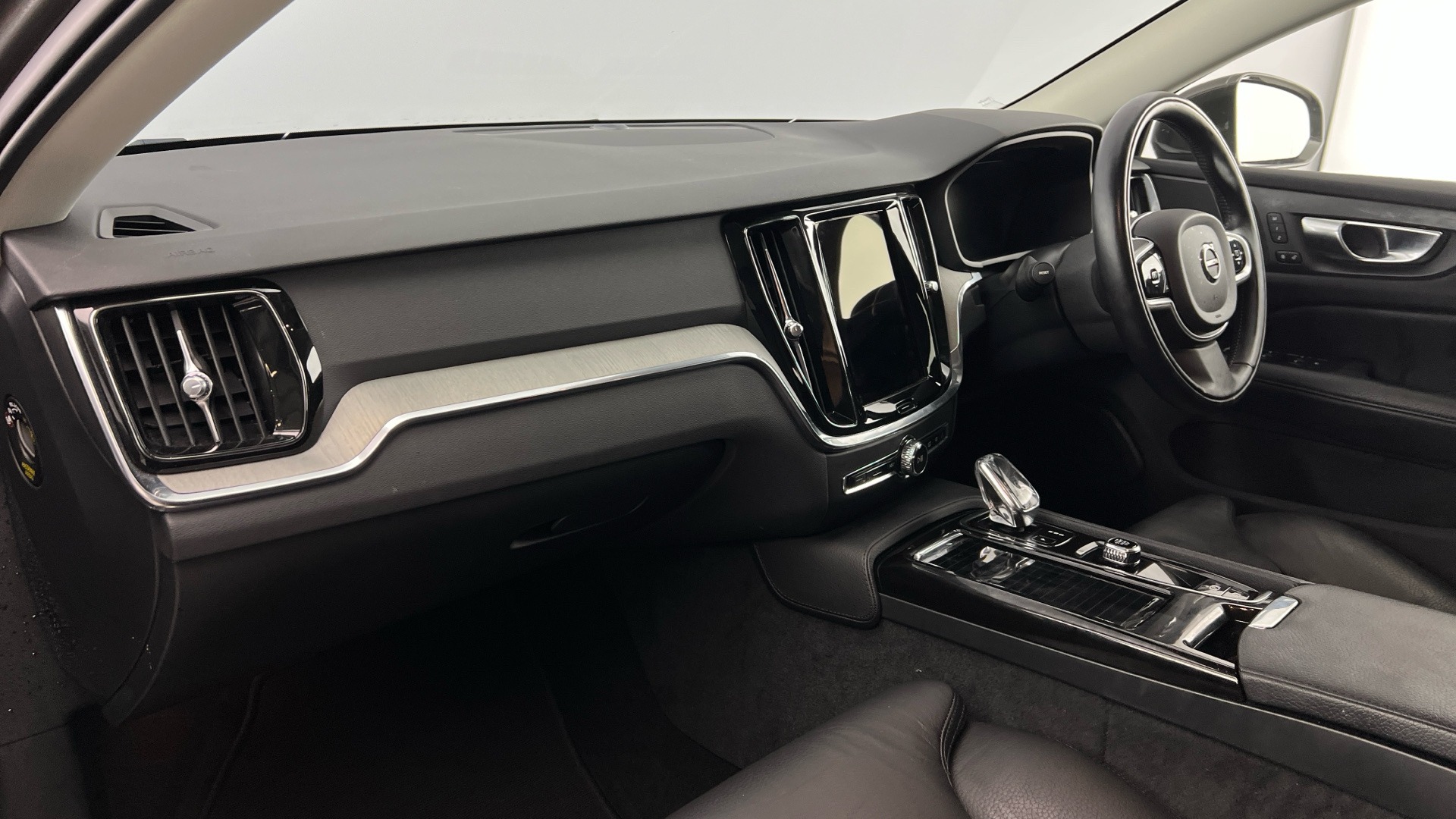 Volvo V60 Inscription | Holden Group