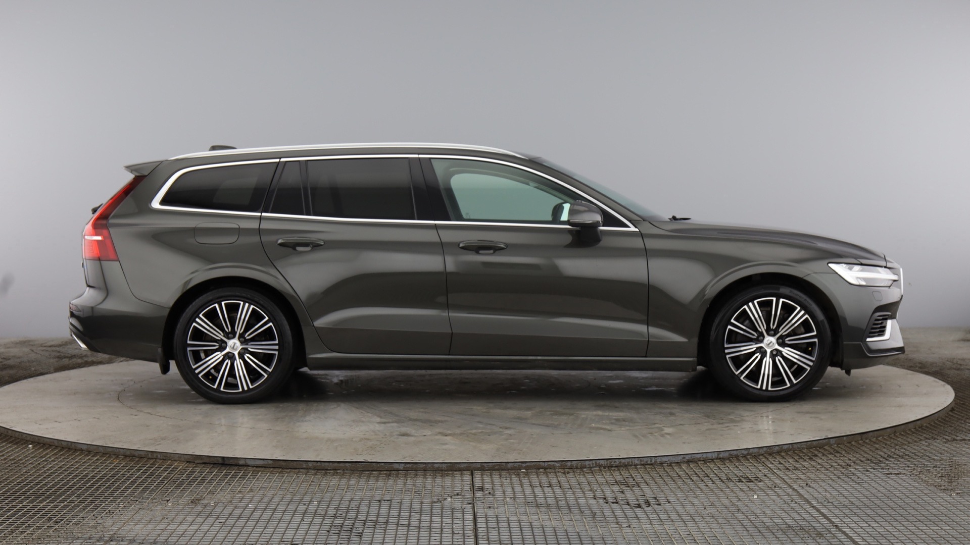 Volvo V60 Inscription | Holden Group